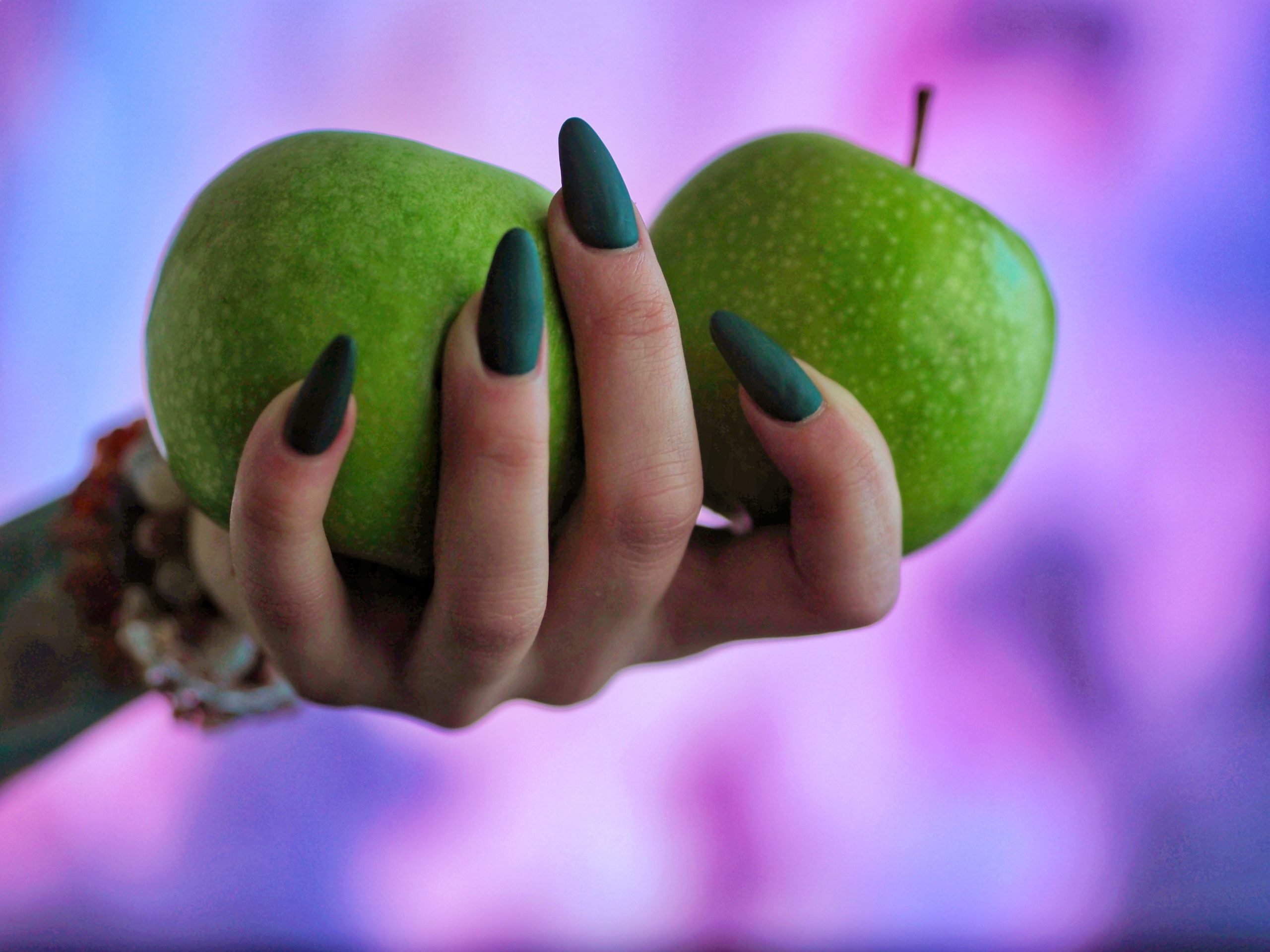 Different Shades of Green Nails You’ll Want to Try