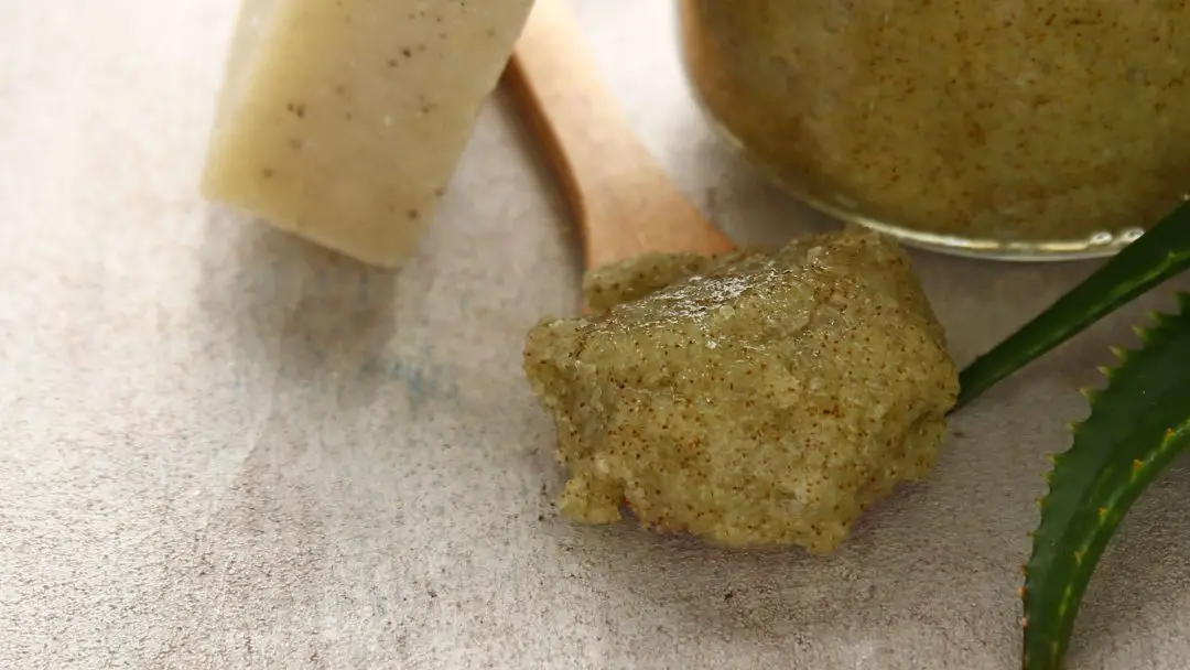 DIY Lip Scrub (A No-Nonsense Guide to Crafting Superior Lip Scrubs at ...